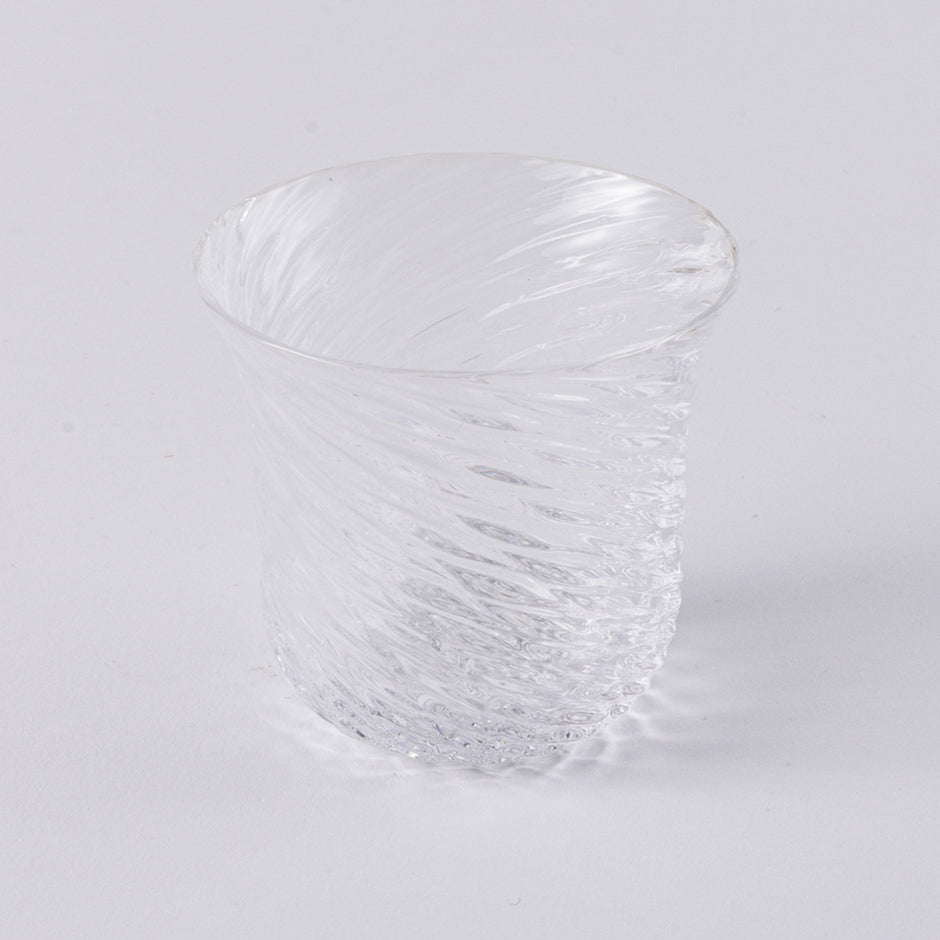 涼をもたらすガラスの世界（Sghr、花岡央、VERTERE、鳥山高史）｜Discover Japan 公式オンラインショップ